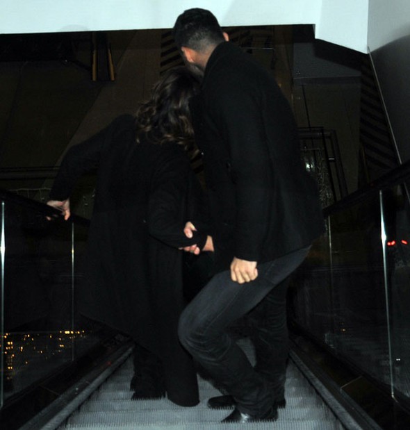 Eser West İle Cansel Çördük Yaka Paça Kavga Etti