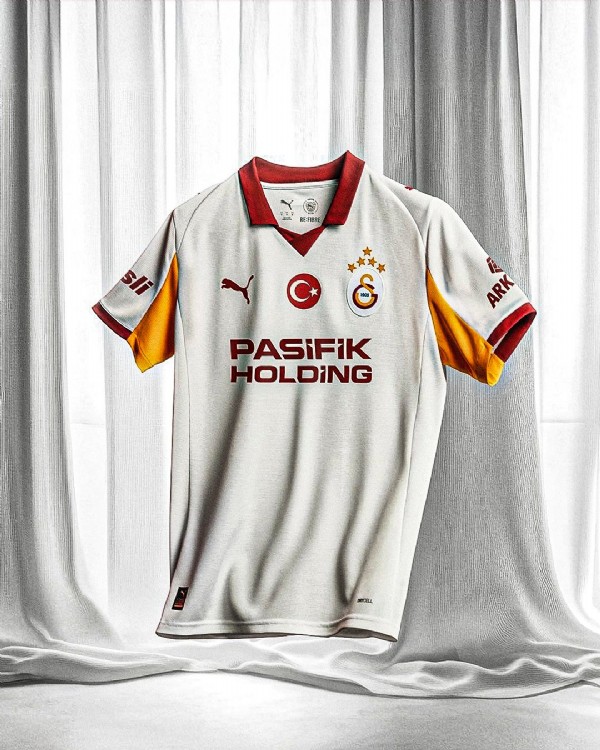 Galatasaray Yeni Sezon Forma Tanıtımı Yapıldı | GS Yeni Sezon Forma ...
